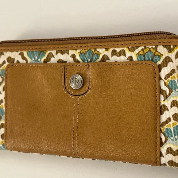 Relic | Bags | Relic By Fossil Brown And Patterned Womens Wallet J29 ...